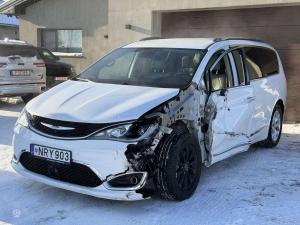 Grey Chrysler Pacifica 2017 in Siauliai, with an engine capacity of 3.61 L and mileage of 198 thousand km for 7500 €, photo  on AUTOMOTO.COM.LV