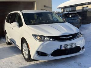 Grey Chrysler Pacifica 2017 in Siauliai, with an engine capacity of 3.61 L and mileage of 198 thousand km for 7500 €, photo 3 on AUTOMOTO.COM.LV