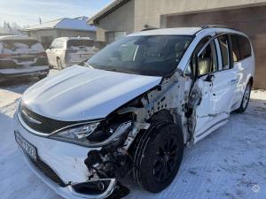 Grey Chrysler Pacifica 2017 in Siauliai, with an engine capacity of 3.61 L and mileage of 198 thousand km for 7500 €, photo 4 on AUTOMOTO.COM.LV