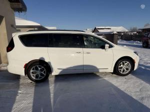 Grey Chrysler Pacifica 2017 in Siauliai, with an engine capacity of 3.61 L and mileage of 198 thousand km for 7500 €, photo 11 on AUTOMOTO.COM.LV