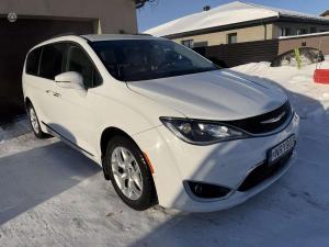 Grey Chrysler Pacifica 2017 in Siauliai, with an engine capacity of 3.61 L and mileage of 198 thousand km for 7500 €, photo 12 on AUTOMOTO.COM.LV