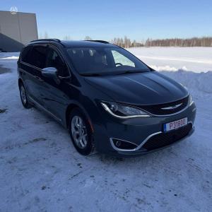 Grey Chrysler Pacifica 2017 in Siauliai, with an engine capacity of 3.61 L and mileage of 250 thousand km for 15800 €, photo 3 on AUTOMOTO.COM.LV