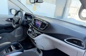Grey Chrysler Pacifica 2017 in Klaipeda, with an engine capacity of 3.61 L and mileage of 177 thousand km for 9800 €, photo 11 on AUTOMOTO.COM.LV