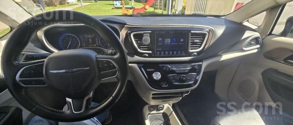Pelēks Chrysler Pacifica 2017 Rīga, ar dzinēja tilpumu 3.60 L un nobraukumu 128 tūkst. km par 14900 €, foto 6 vietnē AUTOMOTO.COM.LV