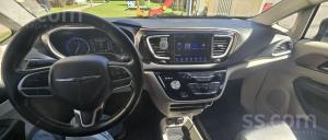 Grey Chrysler Pacifica 2017 in Riga, with an engine capacity of 3.60 L and mileage of 128 thousand km for 14900 €, photo 7 on AUTOMOTO.COM.LV