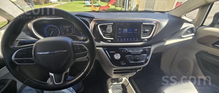Grey Chrysler Pacifica 2017 in Riga, with an engine capacity of 3.60 L and mileage of 128 thousand km for 14900 €, photo 7 on AUTOMOTO.COM.LV