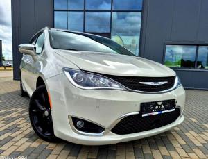 Pelēks Chrysler Pacifica 2017 Šauļi, ar dzinēja tilpumu 3.60 L un nobraukumu 190 tūkst. km par 15700 €, foto  vietnē AUTOMOTO.COM.LV