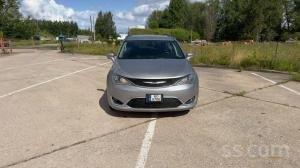 Pelēks Chrysler Pacifica 2017 Rīga, ar dzinēja tilpumu 3.60 L un nobraukumu 193 tūkst. km par 15000 €, foto 3 vietnē AUTOMOTO.COM.LV