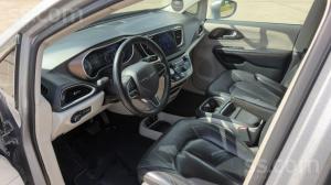 Pelēks Chrysler Pacifica 2017 Rīga, ar dzinēja tilpumu 3.60 L un nobraukumu 193 tūkst. km par 15000 €, foto 8 vietnē AUTOMOTO.COM.LV
