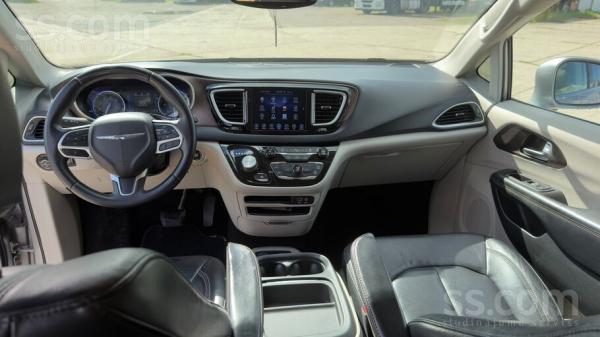 Grey Chrysler Pacifica 2017 in Riga, with an engine capacity of 3.60 L and mileage of 193 thousand km for 15000 €, photo 9 on AUTOMOTO.COM.LV