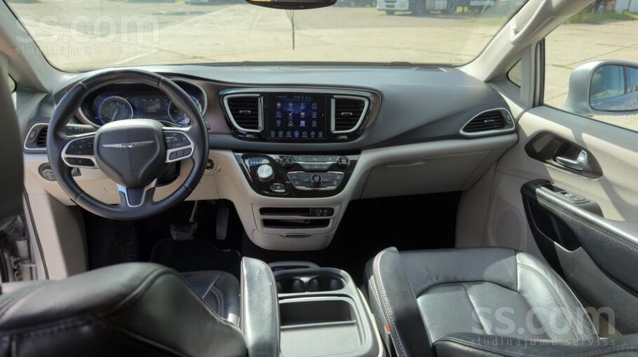 Pelēks Chrysler Pacifica 2017 Rīga, ar dzinēja tilpumu 3.60 L un nobraukumu 193 tūkst. km par 15000 €, foto 10 vietnē AUTOMOTO.COM.LV