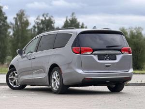 Pelēks Chrysler Pacifica 2017 Kauņa, ar dzinēja tilpumu 3.60 L un nobraukumu 220 tūkst. km par 17600 €, foto 6 vietnē AUTOMOTO.COM.LV