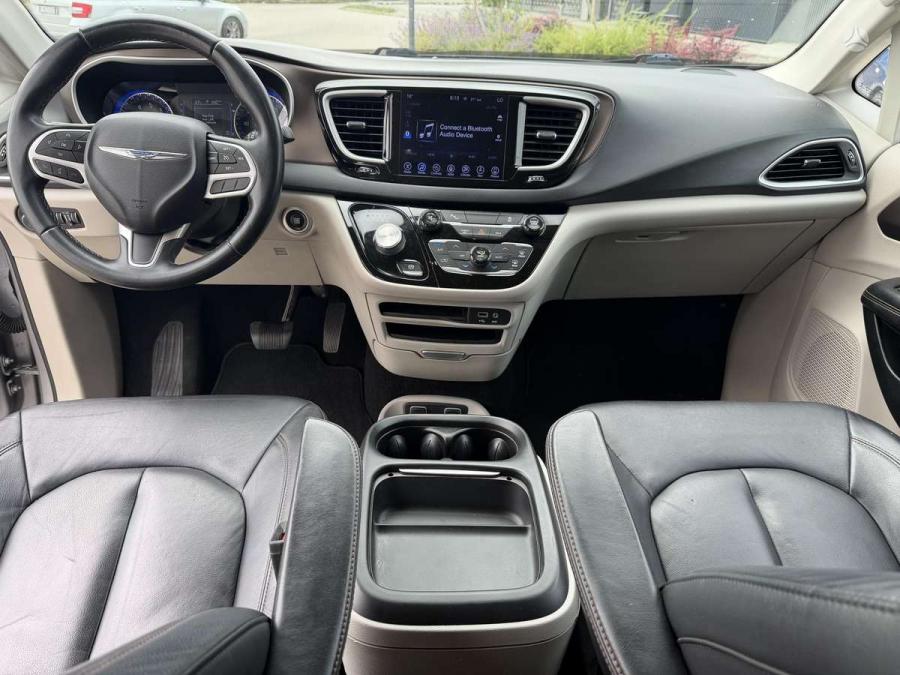 Pelēks Chrysler Pacifica 2017 Kauņa, ar dzinēja tilpumu 3.60 L un nobraukumu 220 tūkst. km par 17600 €, foto 9 vietnē AUTOMOTO.COM.LV