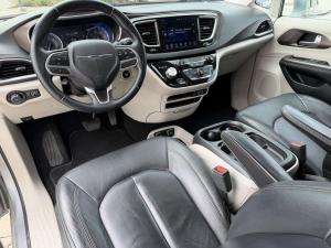 Pelēks Chrysler Pacifica 2017 Kauņa, ar dzinēja tilpumu 3.60 L un nobraukumu 220 tūkst. km par 17600 €, foto 10 vietnē AUTOMOTO.COM.LV