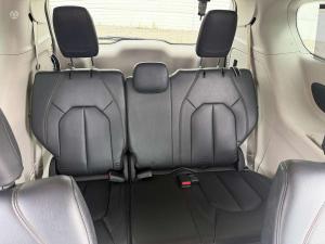 Pelēks Chrysler Pacifica 2017 Kauņa, ar dzinēja tilpumu 3.60 L un nobraukumu 220 tūkst. km par 17600 €, foto 13 vietnē AUTOMOTO.COM.LV
