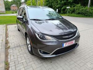 Pelēks Chrysler Pacifica 2017 Kauņa, ar dzinēja tilpumu 3.61 L un nobraukumu 169 tūkst. km par 11900 €, foto 4 vietnē AUTOMOTO.COM.LV
