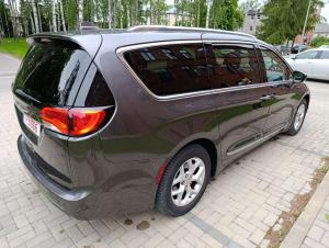 Pelēks Chrysler Pacifica 2017 Kauņa, ar dzinēja tilpumu 3.61 L un nobraukumu 169 tūkst. km par 11900 €, foto 5 vietnē AUTOMOTO.COM.LV