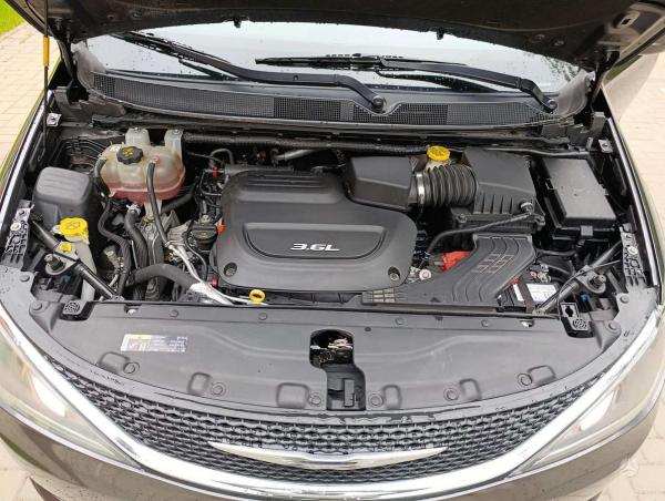 Grey Chrysler Pacifica 2017 in Kaunas, with an engine capacity of 3.61 L and mileage of 169 thousand km for 11900 €, photo 9 on AUTOMOTO.COM.LV