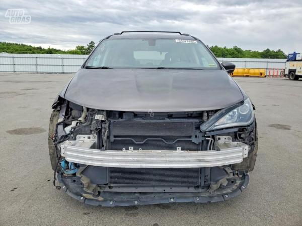 Grey Chrysler Pacifica 2017 in Kretinga, with an engine capacity of 3.60 L and mileage of 276 thousand km for 9500 €, photo 2 on AUTOMOTO.COM.LV