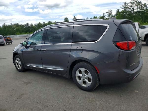 Grey Chrysler Pacifica 2017 in Kretinga, with an engine capacity of 3.60 L and mileage of 276 thousand km for 9500 €, photo 3 on AUTOMOTO.COM.LV