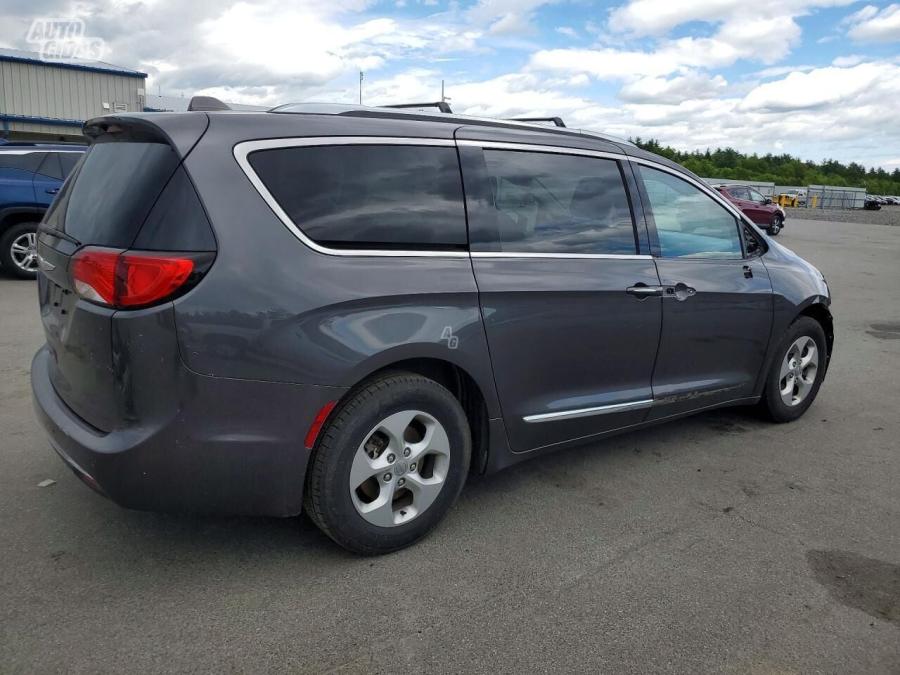 Pelēks Chrysler Pacifica 2017 Kretinga, ar dzinēja tilpumu 3.60 L un nobraukumu 276 tūkst. km par 9500 €, foto 5 vietnē AUTOMOTO.COM.LV