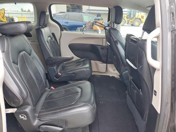 Grey Chrysler Pacifica 2017 in Kretinga, with an engine capacity of 3.60 L and mileage of 276 thousand km for 9500 €, photo 8 on AUTOMOTO.COM.LV