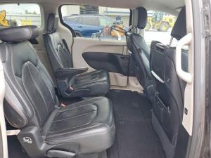 Pelēks Chrysler Pacifica 2017 Kretinga, ar dzinēja tilpumu 3.60 L un nobraukumu 276 tūkst. km par 9500 €, foto 9 vietnē AUTOMOTO.COM.LV