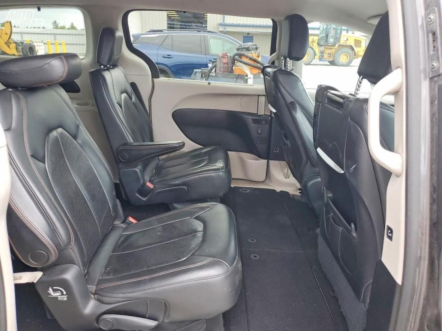 Pelēks Chrysler Pacifica 2017 Kretinga, ar dzinēja tilpumu 3.60 L un nobraukumu 276 tūkst. km par 9500 €, foto 9 vietnē AUTOMOTO.COM.LV