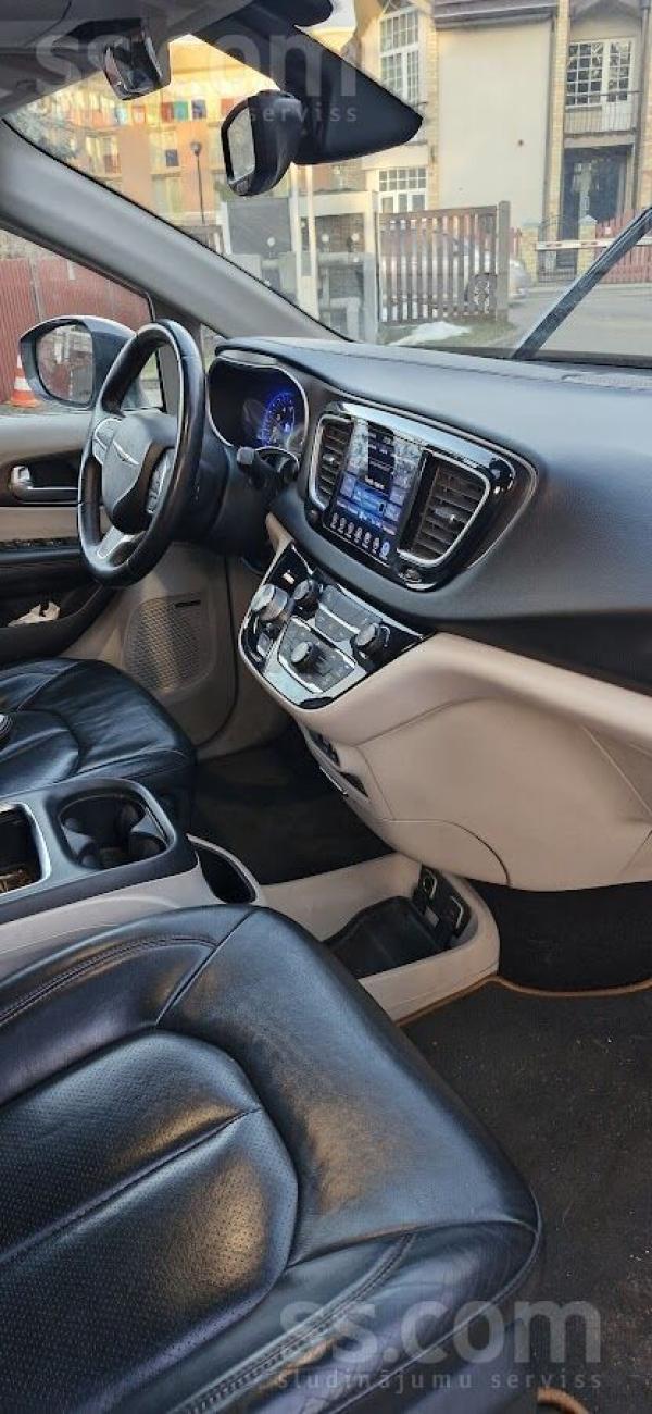 Pelēks Chrysler Pacifica 2017 Jūrmala, ar dzinēja tilpumu 3.60 L un nobraukumu 133 tūkst. km par 17300 €, foto 8 vietnē AUTOMOTO.COM.LV