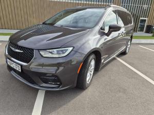 Grey Chrysler Pacifica 2017 in Klaipeda, with an engine capacity of 0.00 L and mileage of 145 thousand km for 15200 €, photo 3 on AUTOMOTO.COM.LV