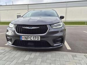 Grey Chrysler Pacifica 2017 in Klaipeda, with an engine capacity of 0.00 L and mileage of 145 thousand km for 15200 €, photo 4 on AUTOMOTO.COM.LV