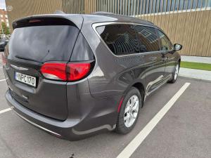 Grey Chrysler Pacifica 2017 in Klaipeda, with an engine capacity of 0.00 L and mileage of 145 thousand km for 15200 €, photo 5 on AUTOMOTO.COM.LV