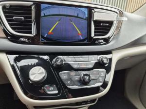 Grey Chrysler Pacifica 2017 in Klaipeda, with an engine capacity of 0.00 L and mileage of 145 thousand km for 15200 €, photo 8 on AUTOMOTO.COM.LV