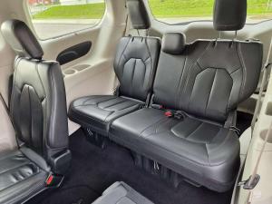 Grey Chrysler Pacifica 2017 in Klaipeda, with an engine capacity of 0.00 L and mileage of 145 thousand km for 15200 €, photo 12 on AUTOMOTO.COM.LV