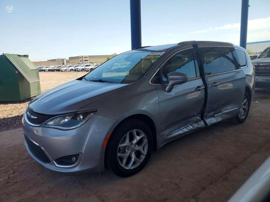 Grey Chrysler Pacifica 2017 in Kaunas, with an engine capacity of 3.61 L and mileage of 138 thousand km for 4999 €, photo 6 on AUTOMOTO.COM.LV