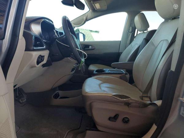 Pelēks Chrysler Pacifica 2017 Kauņa, ar dzinēja tilpumu 3.61 L un nobraukumu 138 tūkst. km par 4999 €, foto 7 vietnē AUTOMOTO.COM.LV
