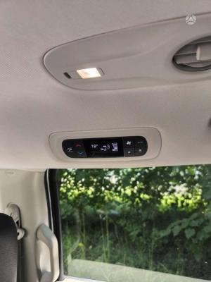 Grey Chrysler Pacifica 2017 in Siauliai, with an engine capacity of 3.60 L and mileage of 300 thousand km for 13200 €, photo 10 on AUTOMOTO.COM.LV