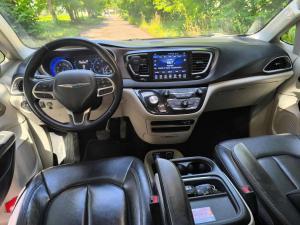 Grey Chrysler Pacifica 2017 in Siauliai, with an engine capacity of 3.60 L and mileage of 300 thousand km for 13200 €, photo 12 on AUTOMOTO.COM.LV