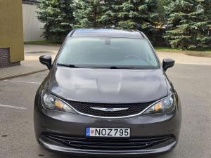Grey Chrysler Pacifica 2017 in Silute, with an engine capacity of 3.61 L and mileage of 260 thousand km for 9500 €, photo 7 on AUTOMOTO.COM.LV