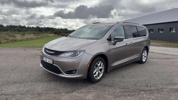 Pelēks Chrysler Pacifica 2017 Šauļi, ar dzinēja tilpumu 3.60 L un nobraukumu 136 tūkst. km par 10999 €, foto 1 vietnē AUTOMOTO.COM.LV