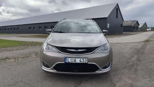 Grey Chrysler Pacifica 2017 in Siauliai, with an engine capacity of 3.60 L and mileage of 136 thousand km for 10999 €, photo 9 on AUTOMOTO.COM.LV