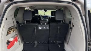 Grey Chrysler Pacifica 2017 in Siauliai, with an engine capacity of 3.60 L and mileage of 136 thousand km for 10999 €, photo 14 on AUTOMOTO.COM.LV