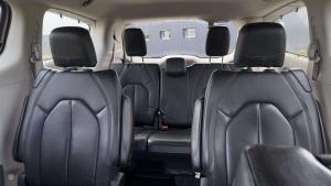 Grey Chrysler Pacifica 2017 in Siauliai, with an engine capacity of 3.60 L and mileage of 136 thousand km for 10999 €, photo 18 on AUTOMOTO.COM.LV