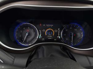 Grey Chrysler Pacifica 2017 in Siauliai, with an engine capacity of 3.60 L and mileage of 136 thousand km for 10999 €, photo 24 on AUTOMOTO.COM.LV