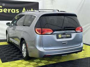 Grey Chrysler Pacifica 2018 in Vilnius, with an engine capacity of 3.60 L and mileage of 140 thousand km for 18800 €, photo 6 on AUTOMOTO.COM.LV