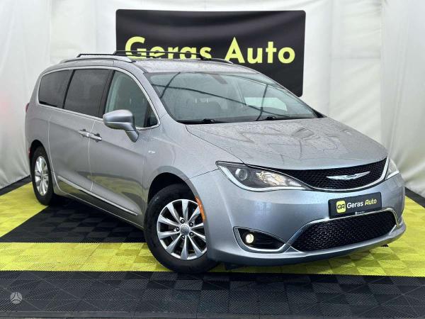 Grey Chrysler Pacifica 2018 in Vilnius, with an engine capacity of 3.60 L and mileage of 140 thousand km for 18790 €, photo 3 on AUTOMOTO.COM.LV