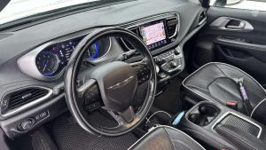 Grey Chrysler Pacifica 2018 in Vilnius, with an engine capacity of 3.60 L and mileage of 208 thousand km for 17499 €, photo 8 on AUTOMOTO.COM.LV