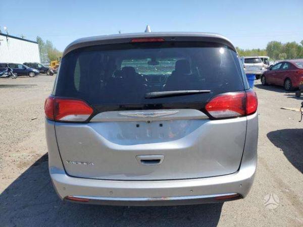 Pelēks Chrysler Pacifica 2018 Plungė, ar dzinēja tilpumu 3.60 L un nobraukumu 211 tūkst. km par 9490 €, foto 6 vietnē AUTOMOTO.COM.LV