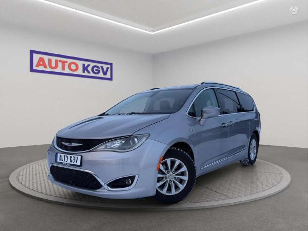 Pelēks Chrysler Pacifica 2018 Kauņa, ar dzinēja tilpumu 3.60 L un nobraukumu 141 tūkst. km par 15499 €, foto  vietnē AUTOMOTO.COM.LV