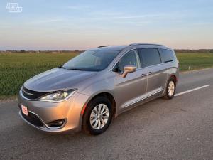 Grey Chrysler Pacifica 2018 in Kaunas, with an engine capacity of 3.60 L and mileage of 134 thousand km for 14500 €, photo  on AUTOMOTO.COM.LV